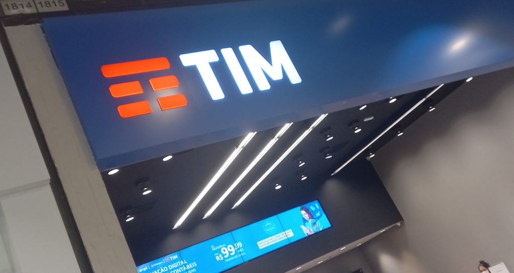 TIM (TIMS3) tem lucro líquido normalizado de R$ 900 milhões no 4º tri ...