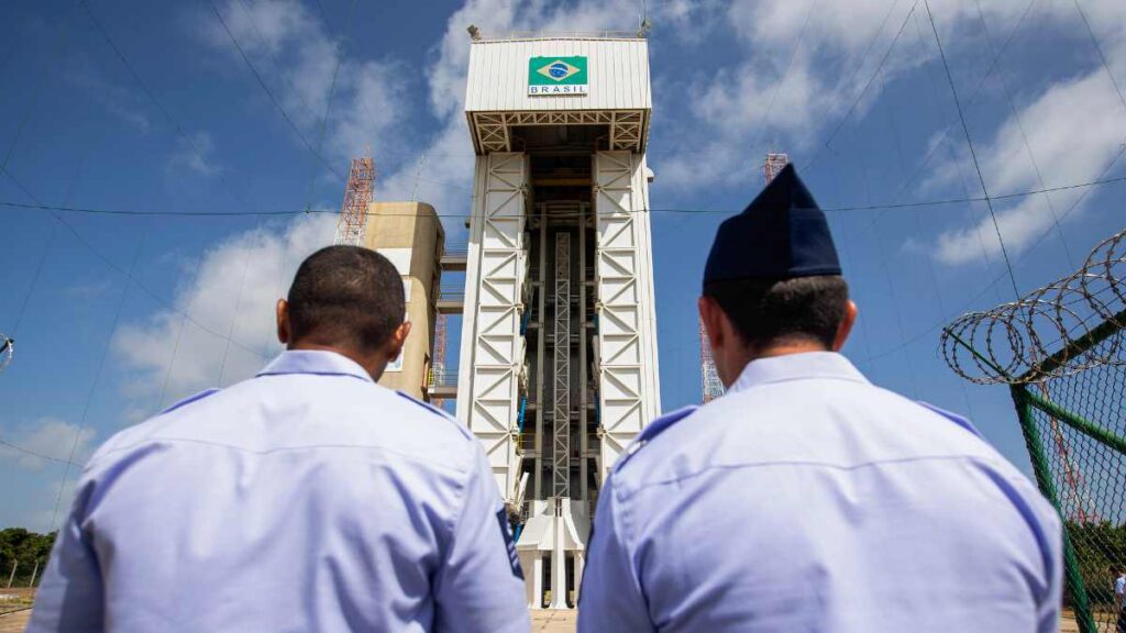 Primeiro foguete comercial lançado pelo Brasil explode no céu; ações de ...